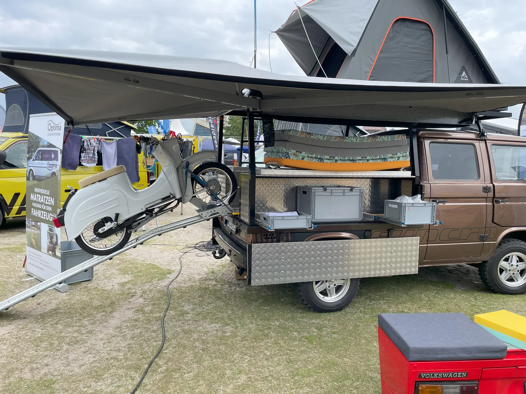 T3 Syncro mit Sonderaufbau, Dachzelt, 270° Markiese und Motorrad Rampe ...